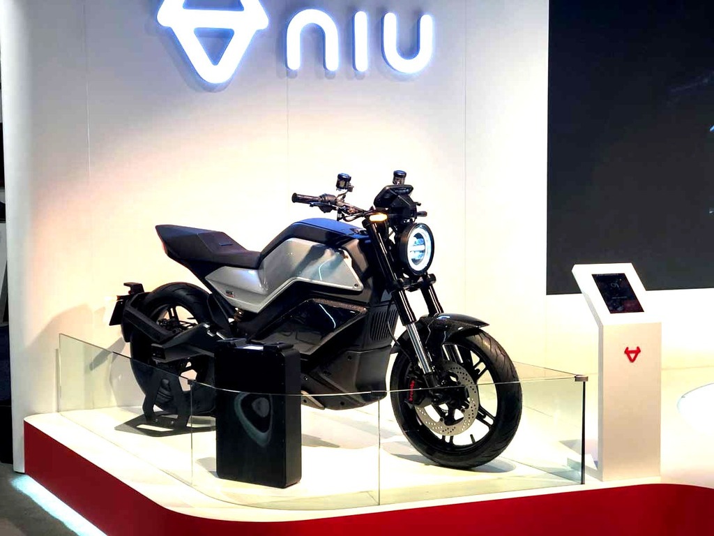 Új kihívó a nakedek között: NIU RQi - Hegylakók