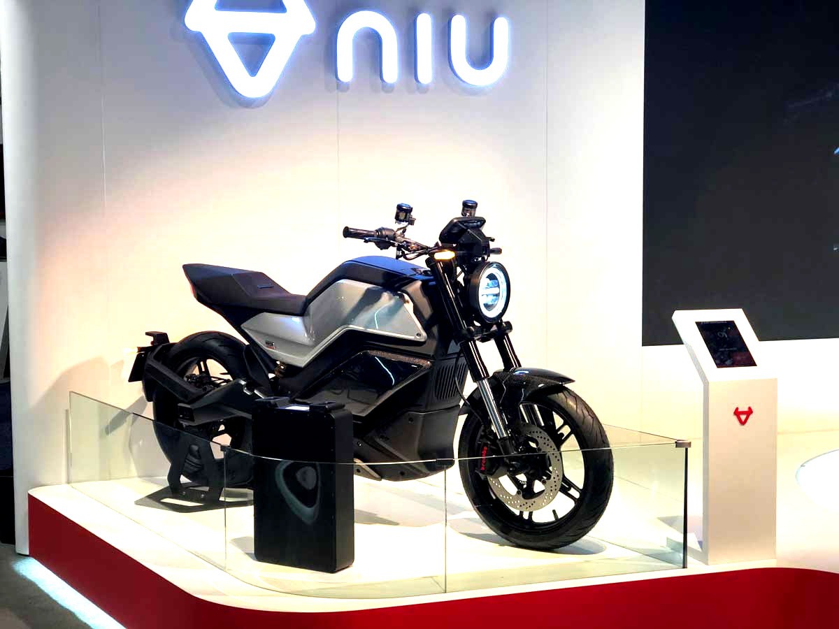 Új kihívó a nakedek között: NIU RQi - Hegylakók