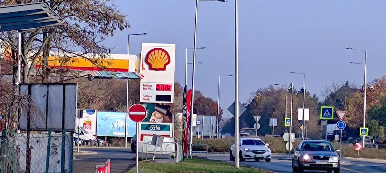 Sima vagy prémiumbenzint kérsz? Már mindegyik 480 Ft... - Hegylakók