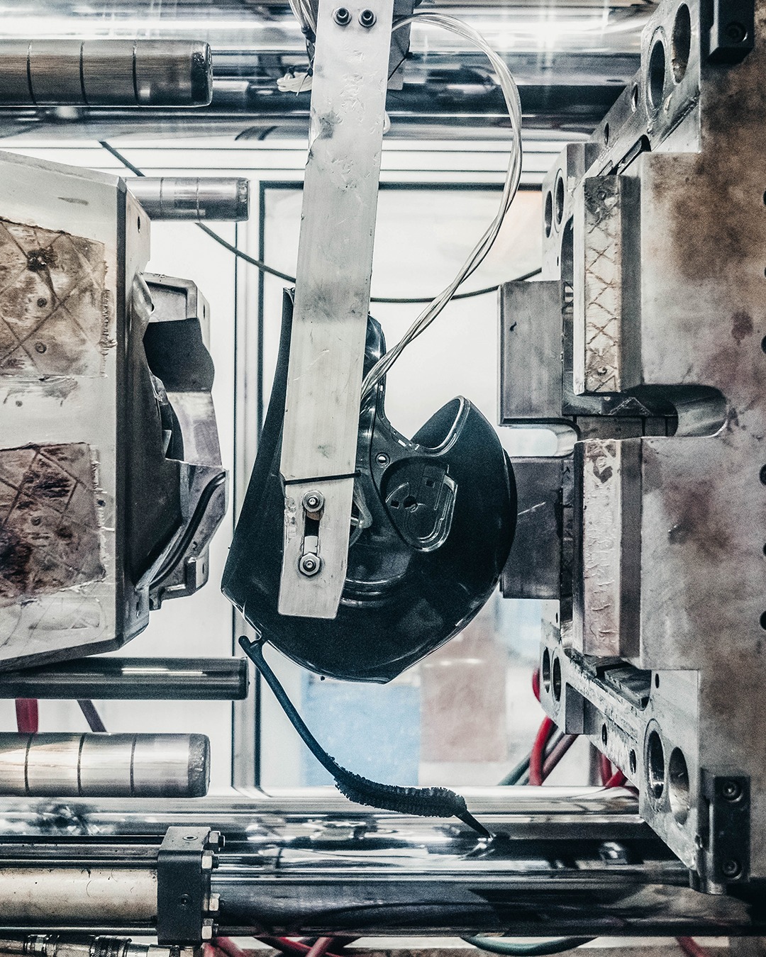 Négy évtizede az utakon és a pályákon: az úttörő Shark sisakok ...