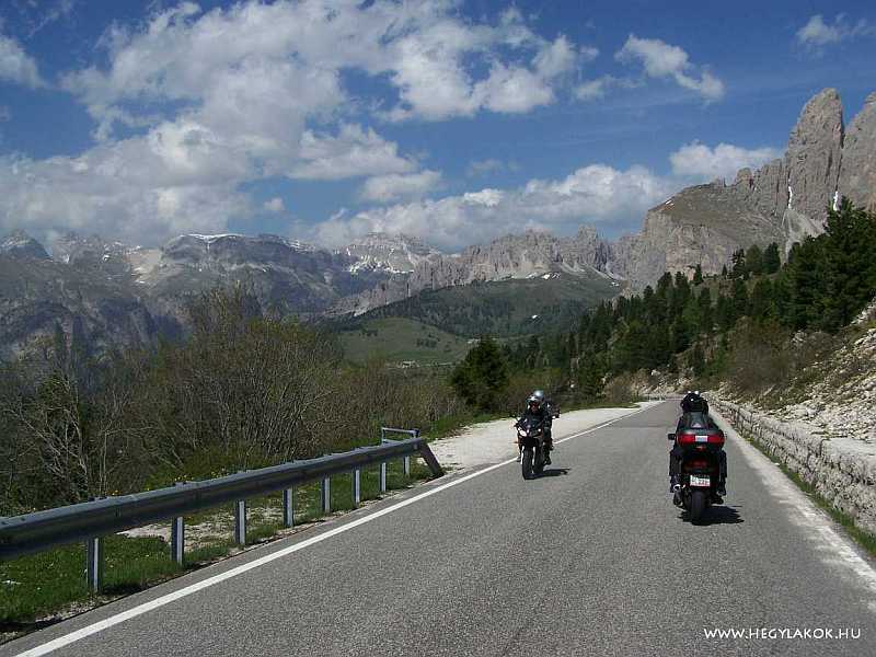 Lezárták a Dolomitok hágóit a motorok elől - Hegylakók